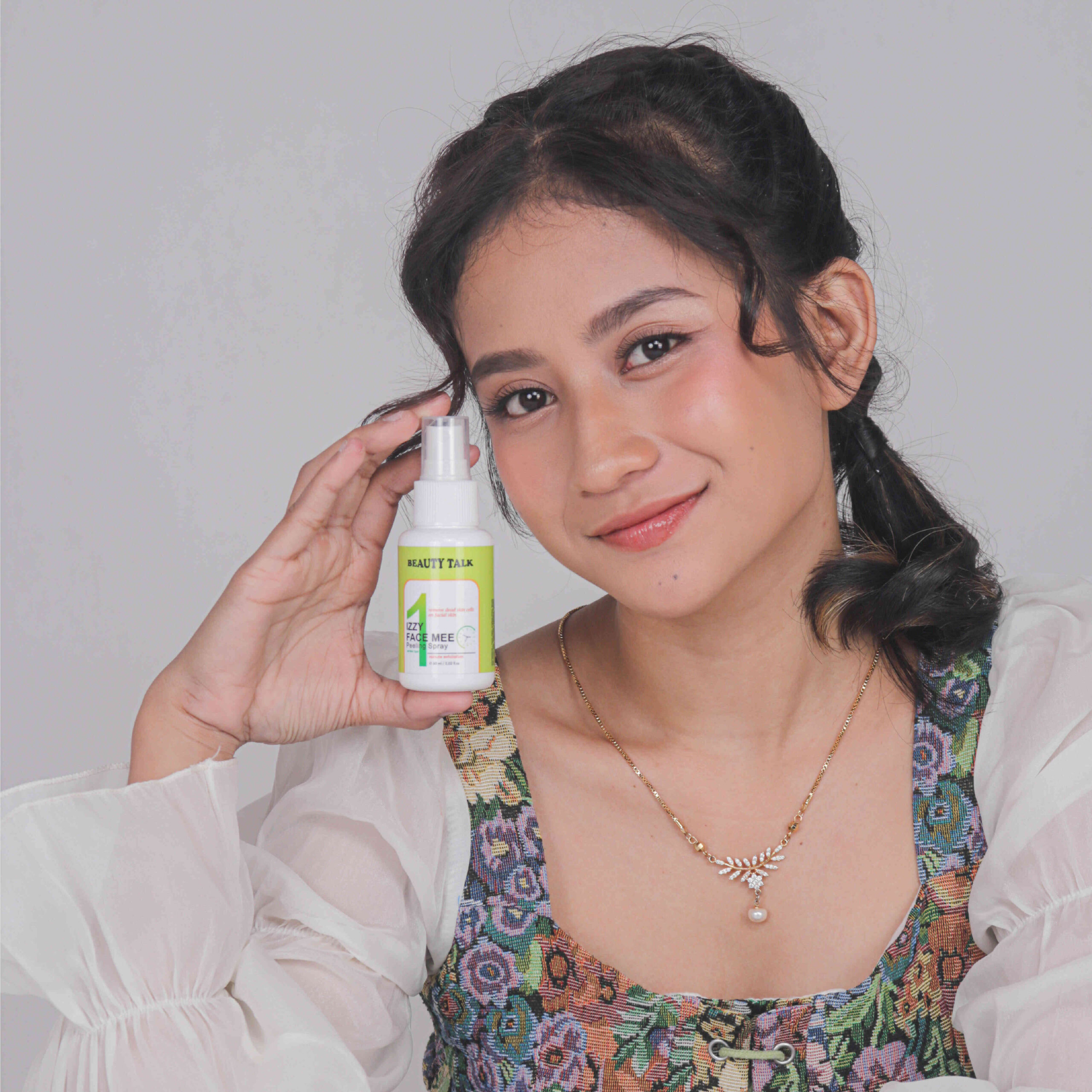 IZZY FACE ME PEELING SPRAY - Beauty Talk